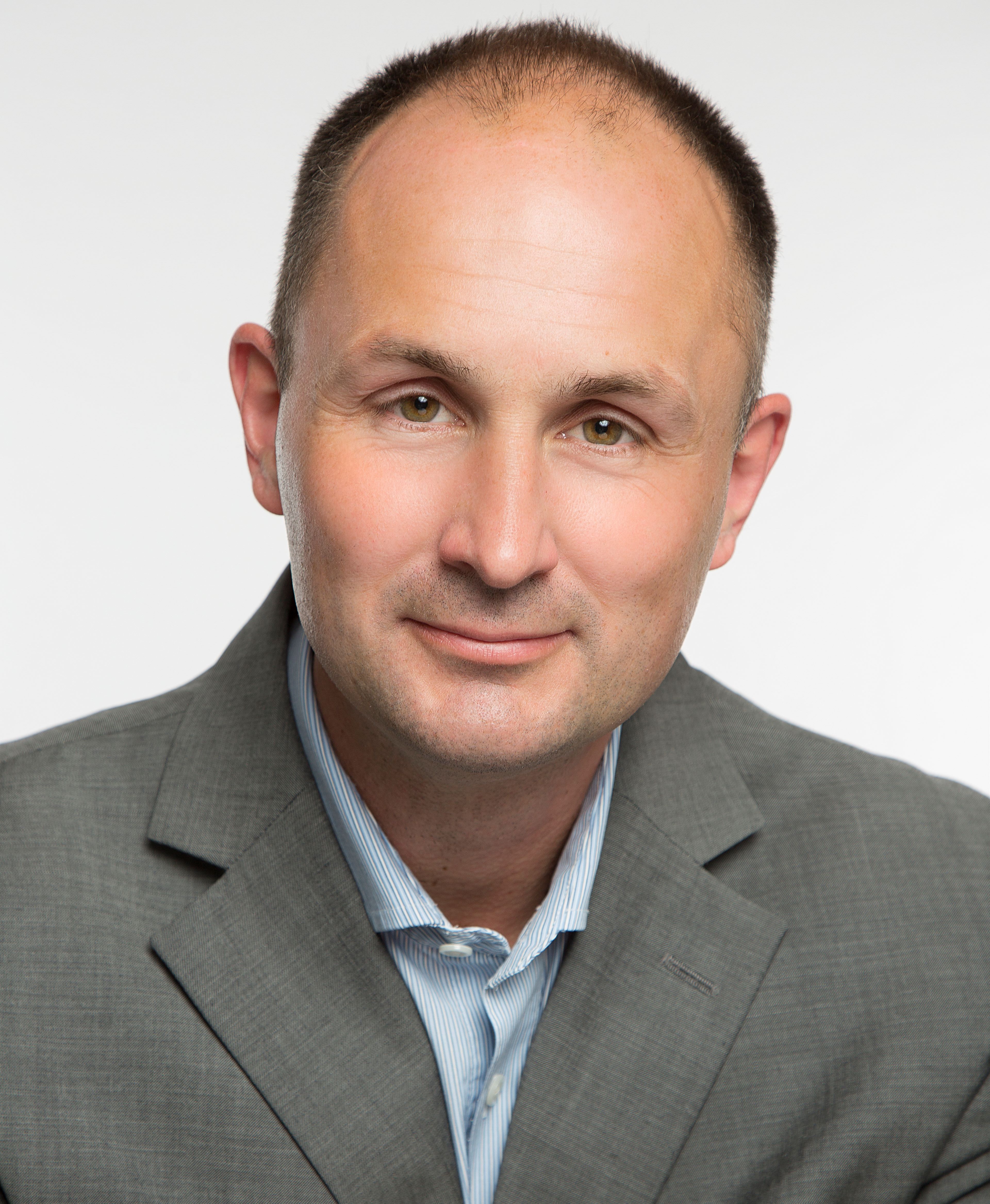 Dr. Hausmann Péter